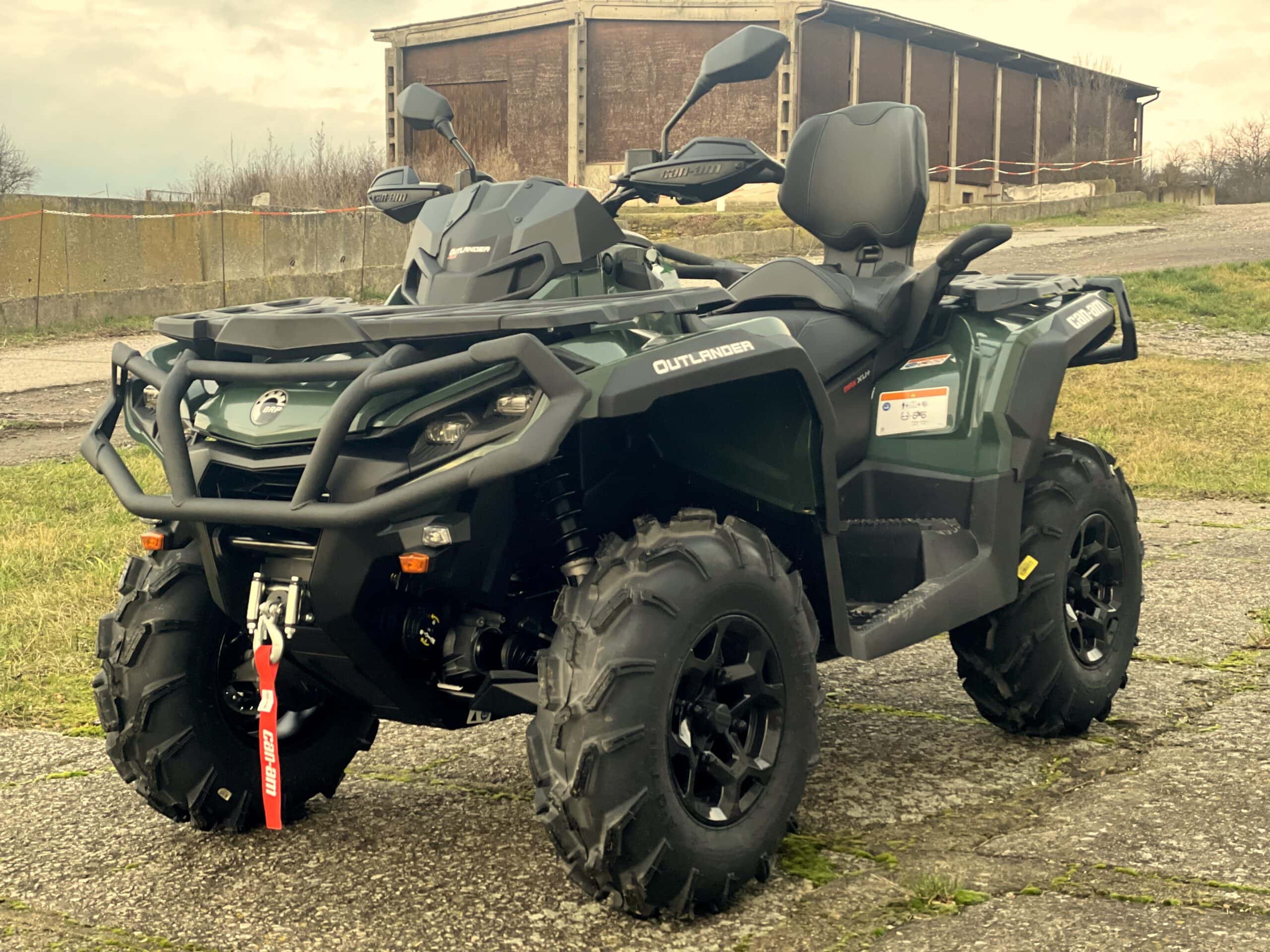 Can-am Outlander Max 570 (650) XU+ T3b MY2023 386.650,- Čtyřkolky Tišnov